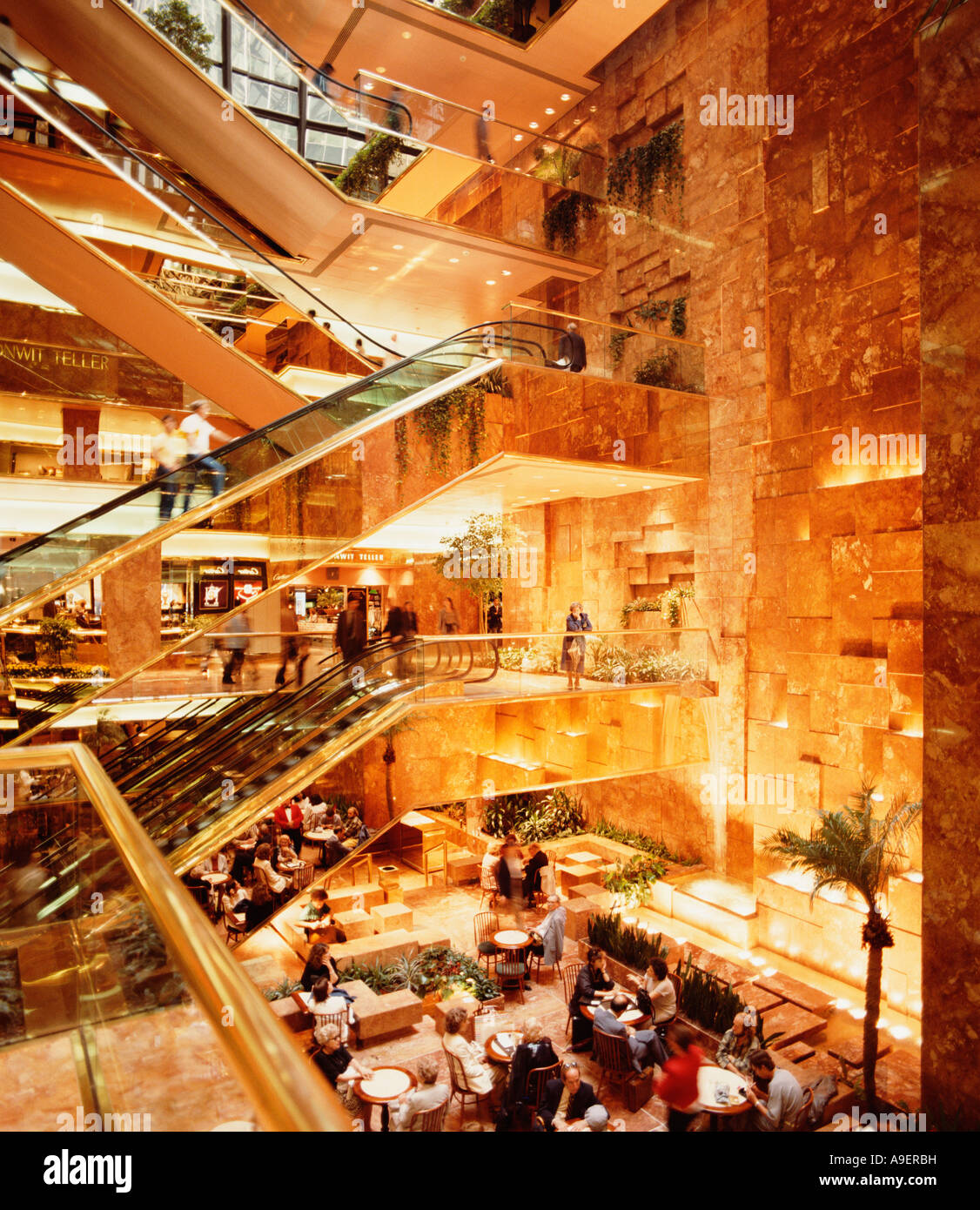 Trump tower new york atrium Banque de photographies et d’images à haute ...