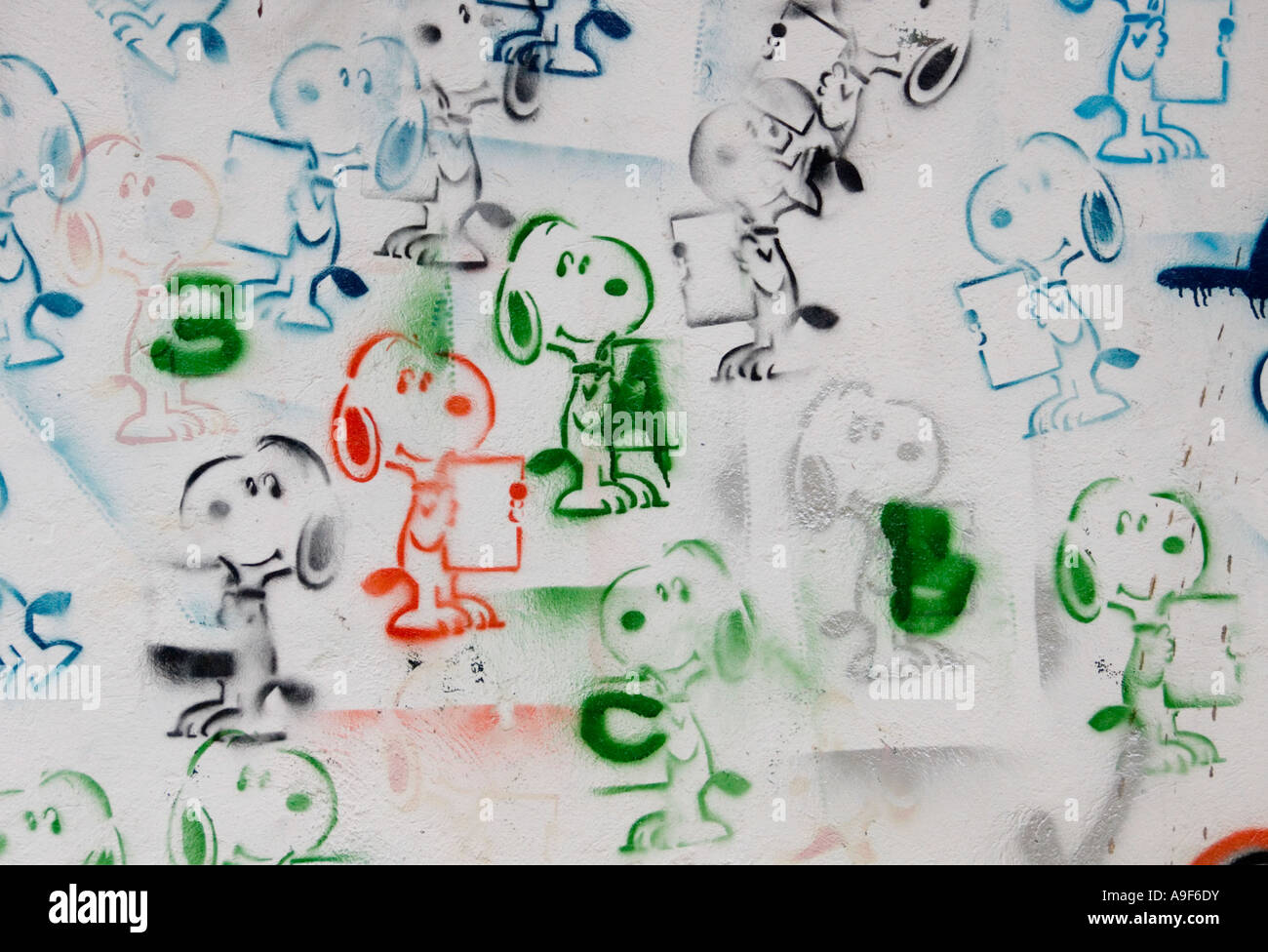 Snoopy street art Banque de photographies et d’images à haute ...