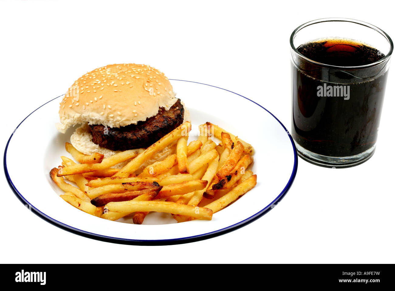 Hamburger avec frites et coca cola Banque d'images détourées - Alamy