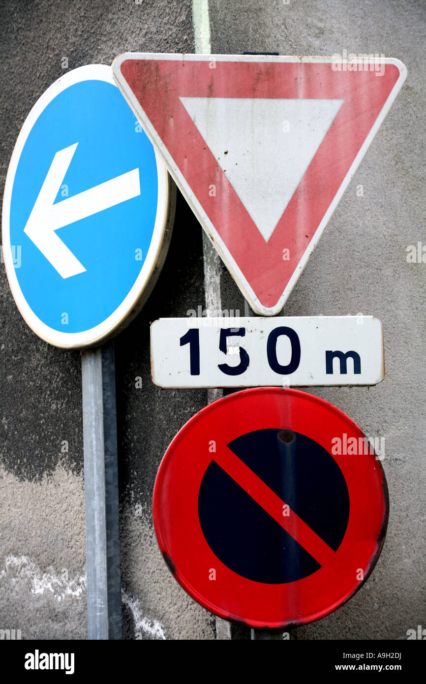 Panneaux de signalisation en francais Banque de photographies et d ...