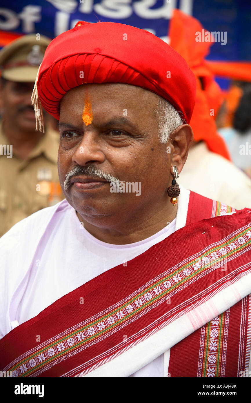 Homme hindou avec tilak inde Banque de photographies et d’images à ...