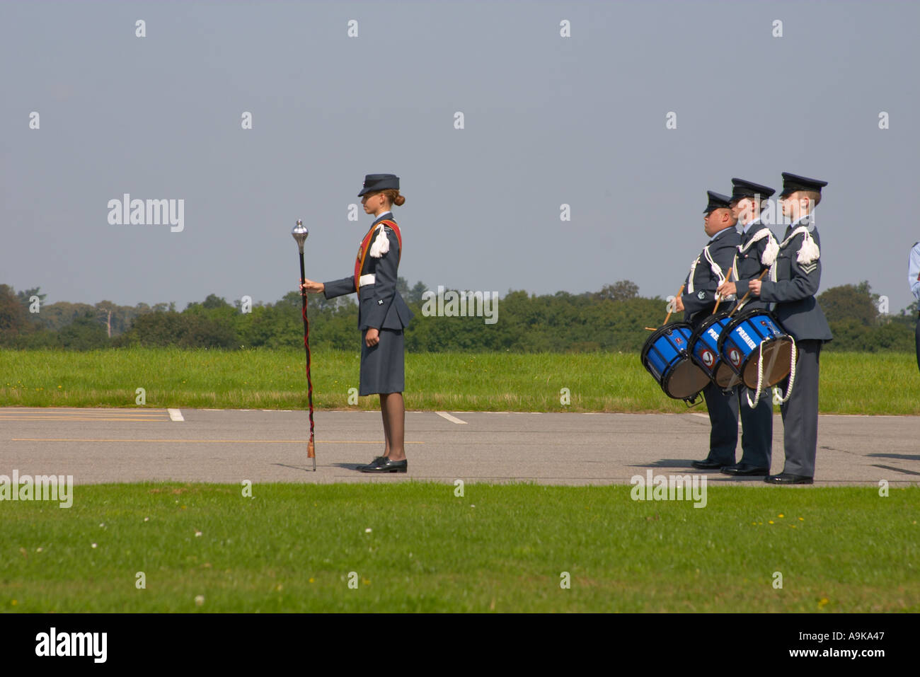 Cadets dans une musique militaire avec les joueurs de tambour Tambour ...