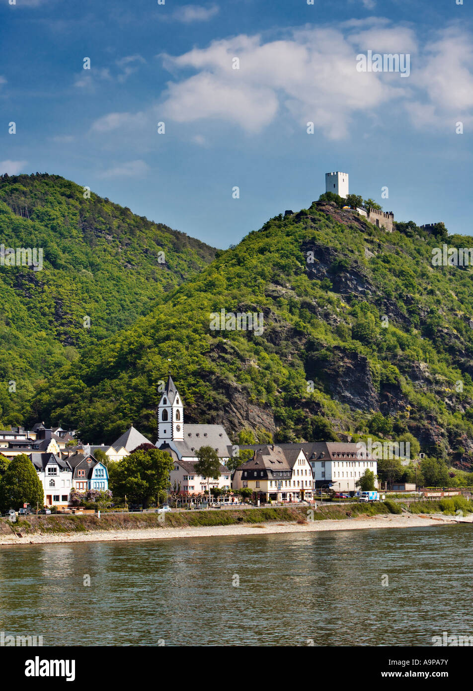 Boppard village sur le Rhin avec Sterrenberg Château, Rhénanie, Rhin ...
