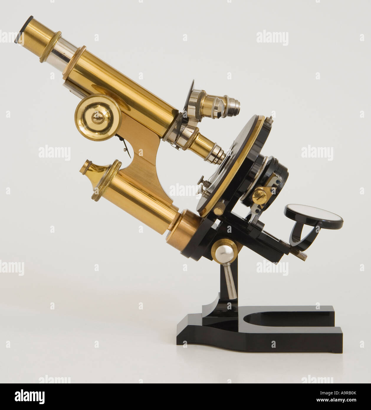 Old microscope Banque de photographies et d’images à haute résolution ...