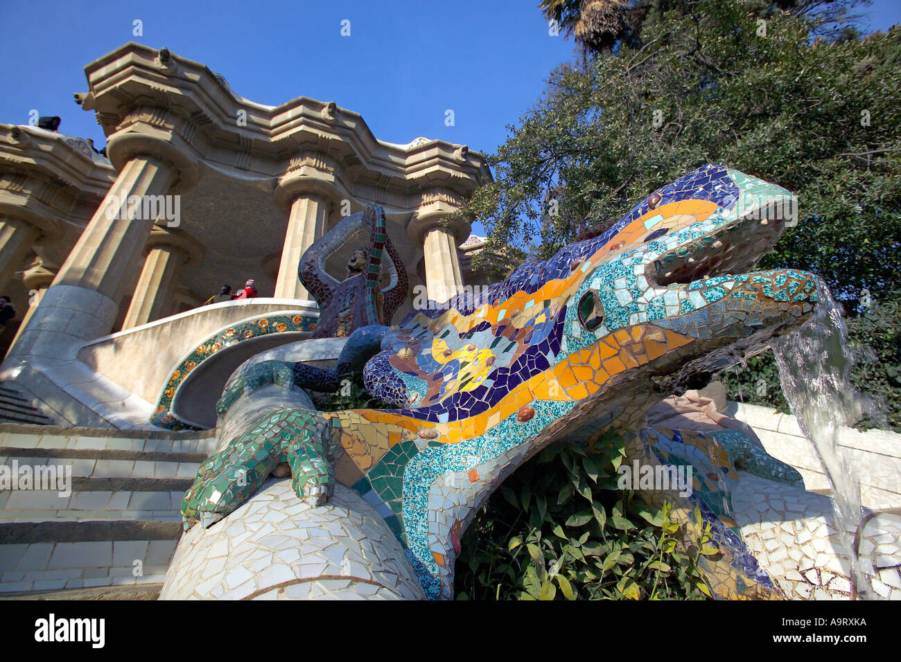 Parc Guell Gaudi Dragon Banque d'image et photos - Alamy
