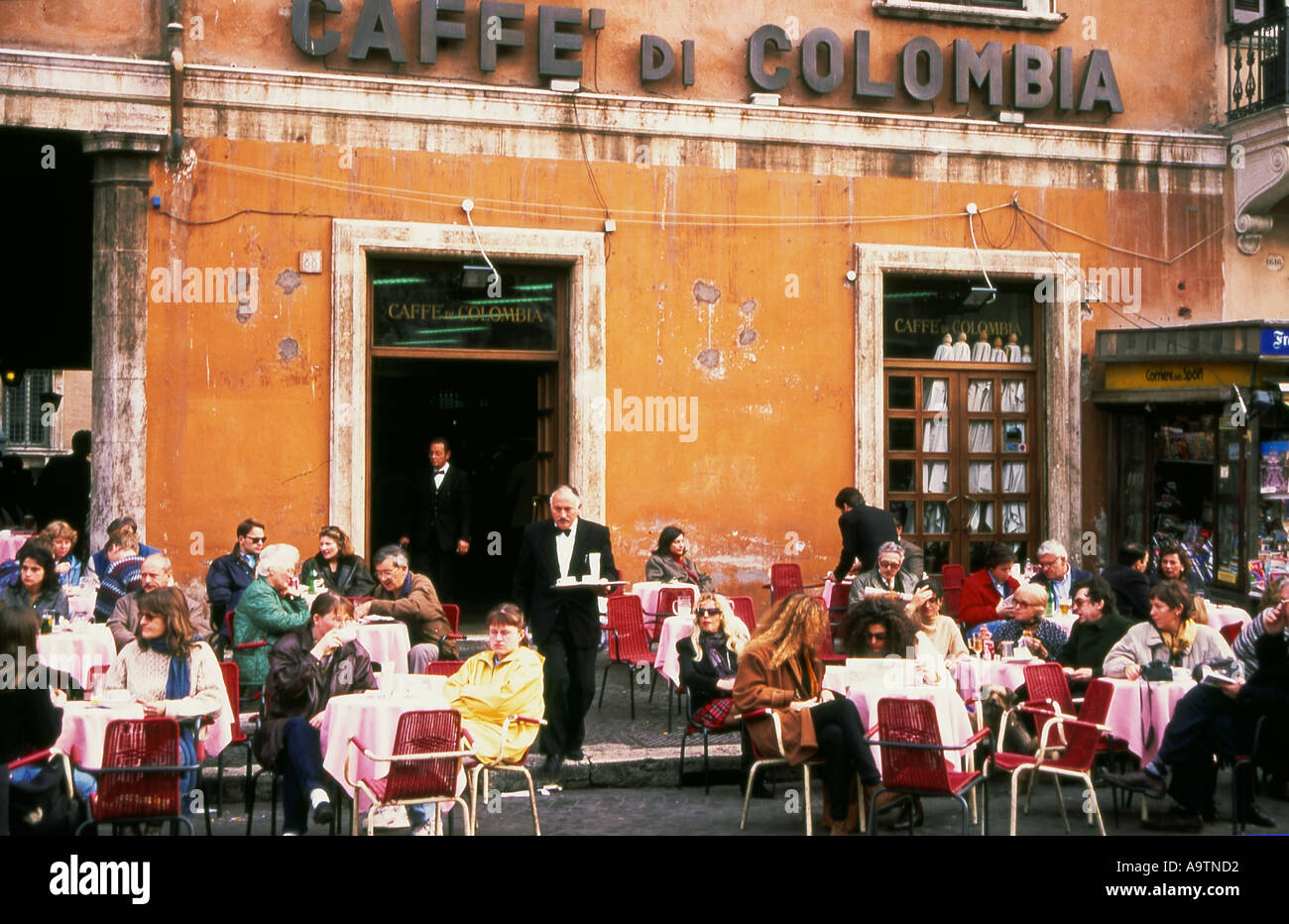 Piazza navona rome cafe Banque de photographies et d’images à haute ...