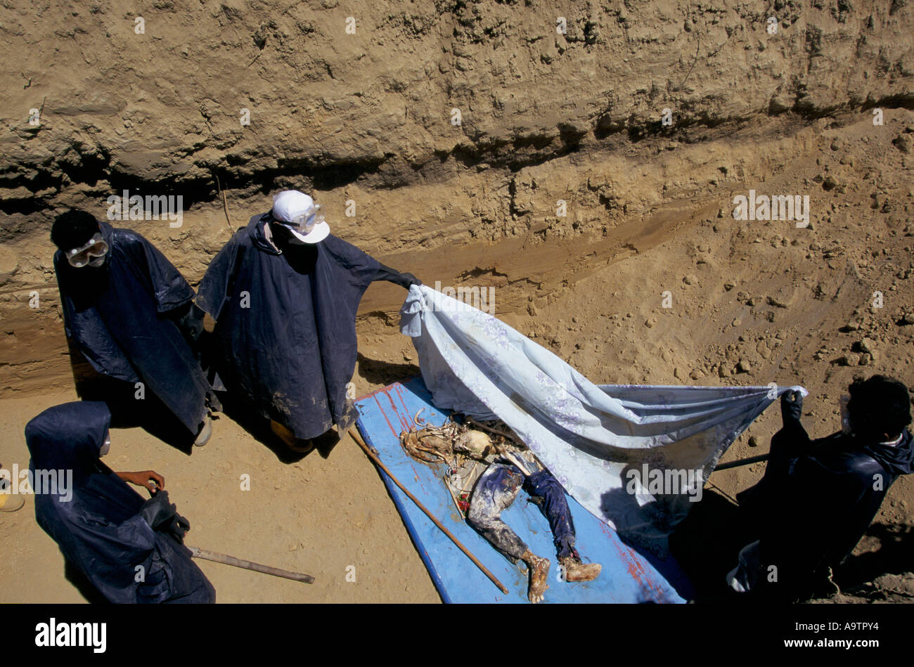 Restes de corps humains cadavres Banque de photographies et d’images à ...