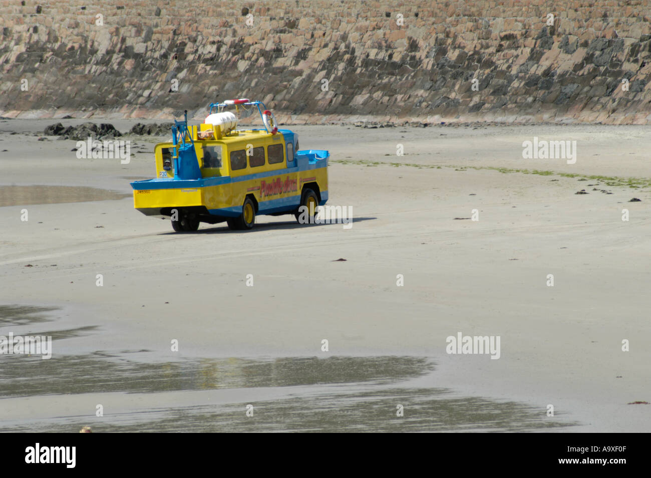 Amphibious elizabeth castle duck ferry Banque de photographies et d ...