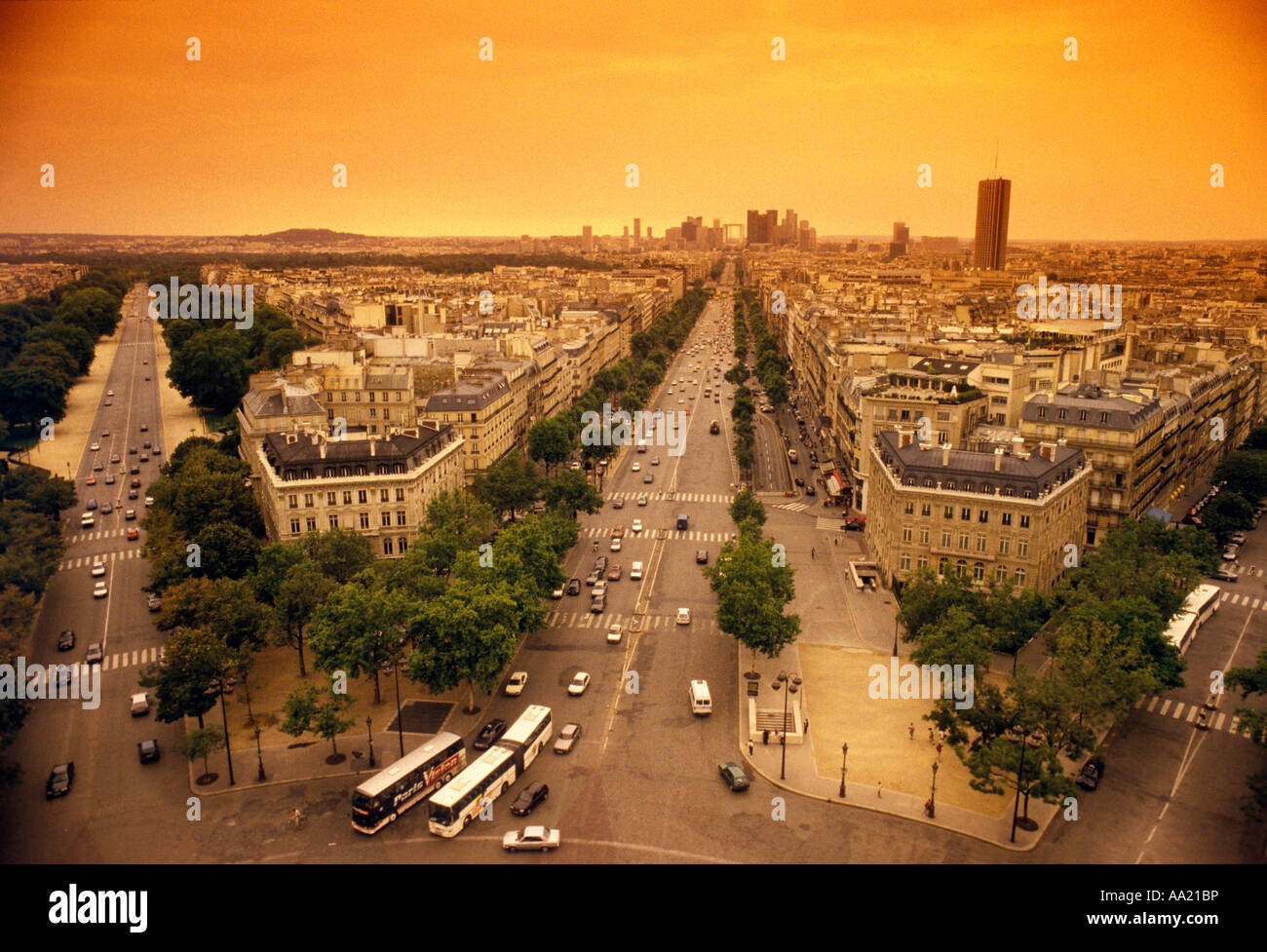 La Grande Arche de la Défense nationale à partir du haut de l'Arc de ...