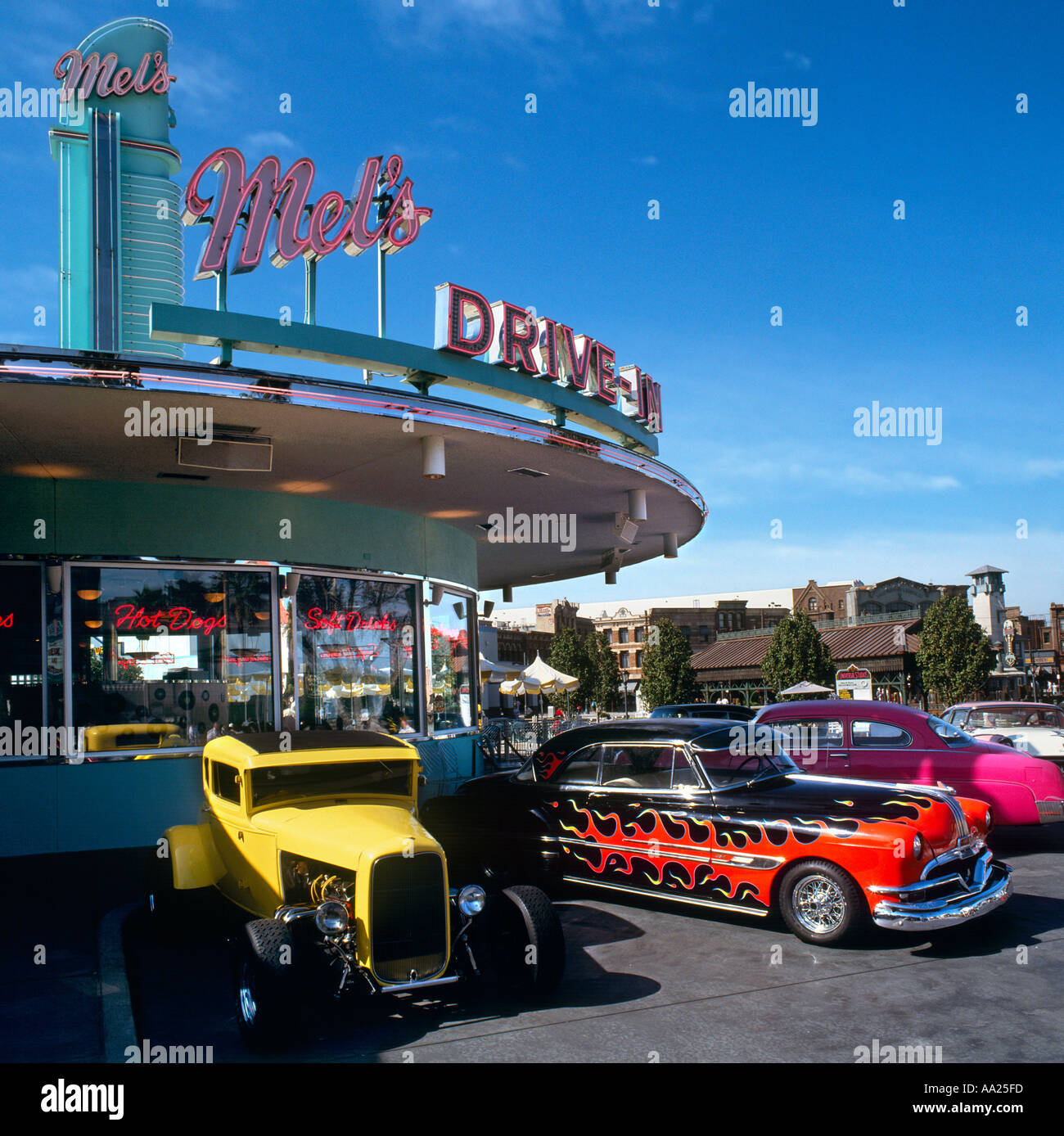 Old car universal studios Banque de photographies et d’images à haute ...