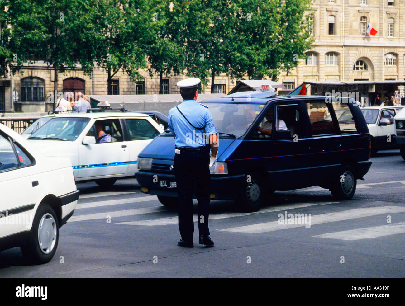 Traffic policeman paris Banque de photographies et d’images à haute ...
