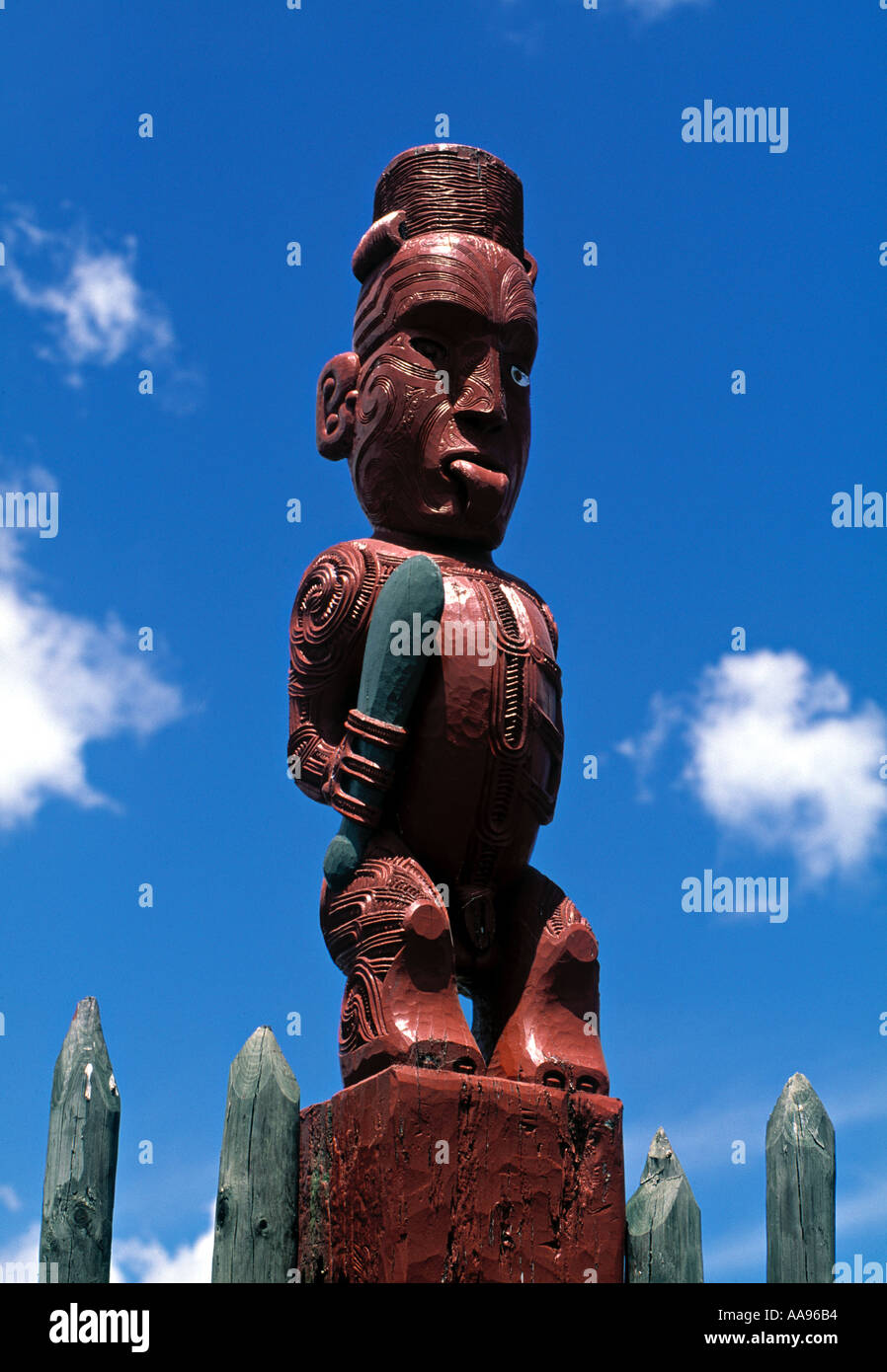 Statue maori Banque de photographies et d’images à haute résolution - Alamy