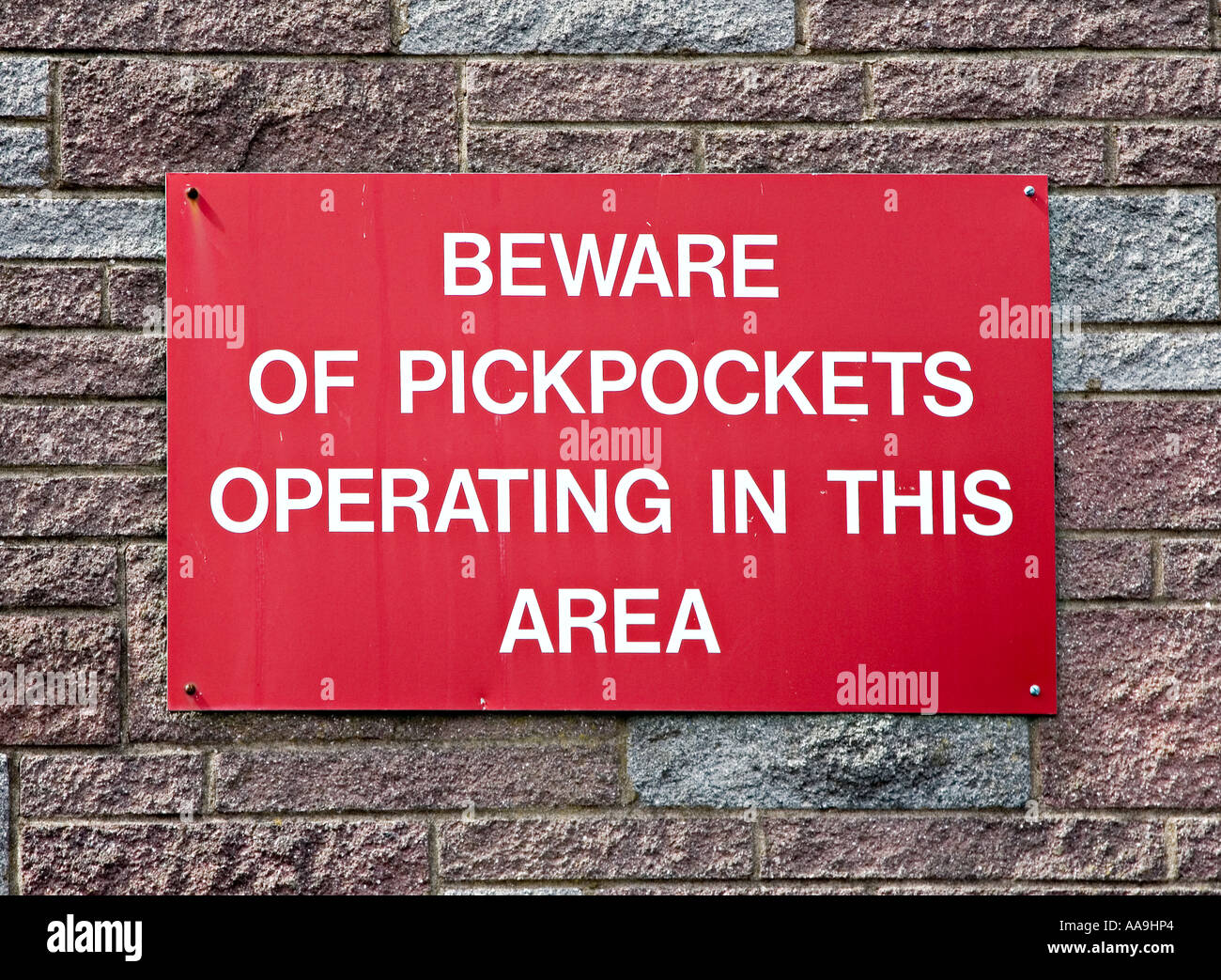 Warning sign pickpockets Banque de photographies et d’images à haute ...