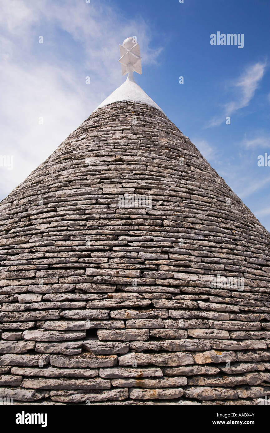 Toit conique construit de pierres mortared non maison Trullo ...