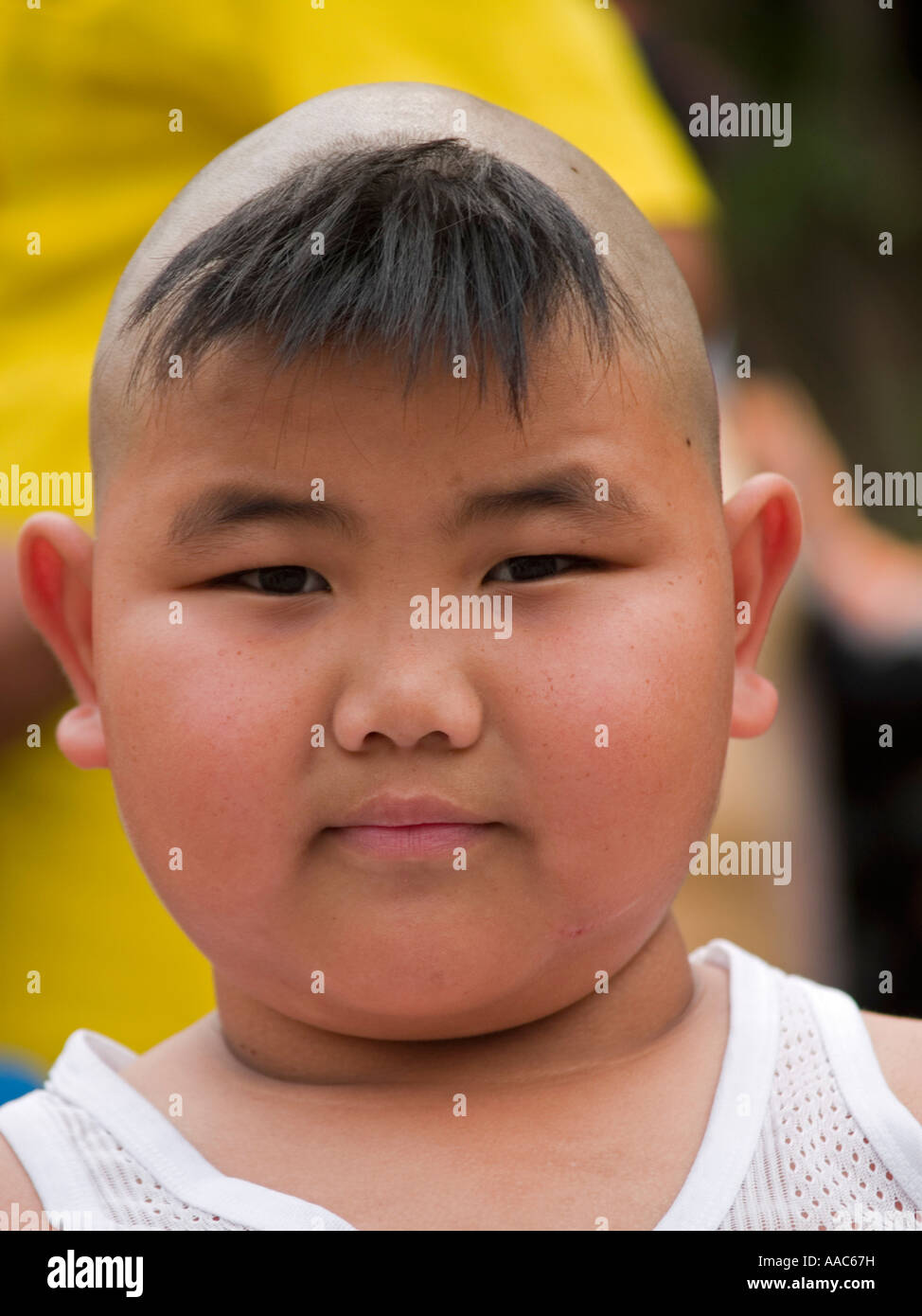Que rasee coiffure garçon Banque de photographies et d’images à haute ...