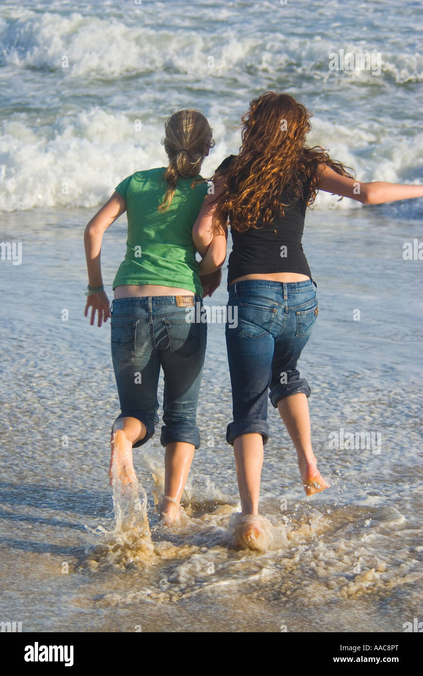 Deux Filles Bord De Mer Banque Dimage Et Photos Alamy