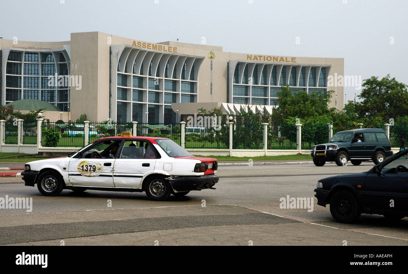 Bâtiment de l'Assemblée nationale du Gabon sur le boulevard triomphal ...