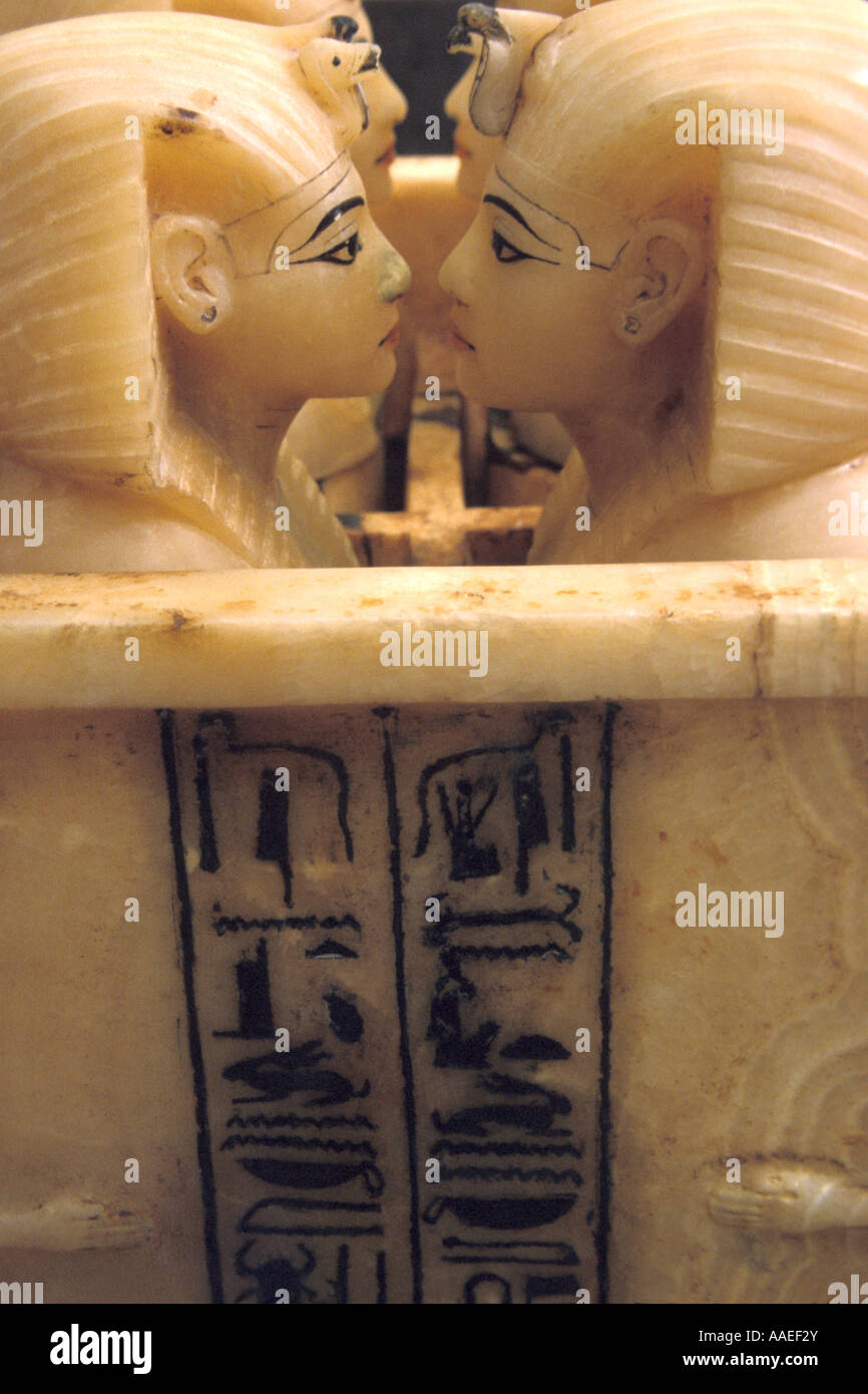 Vases canopes de King Tut's Tomb, Musée égyptien, Le Caire, Egypte ...