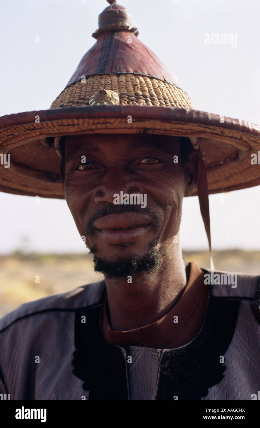 L'homme peul - Pays Dogon, AU MALI Photo Stock - Alamy
