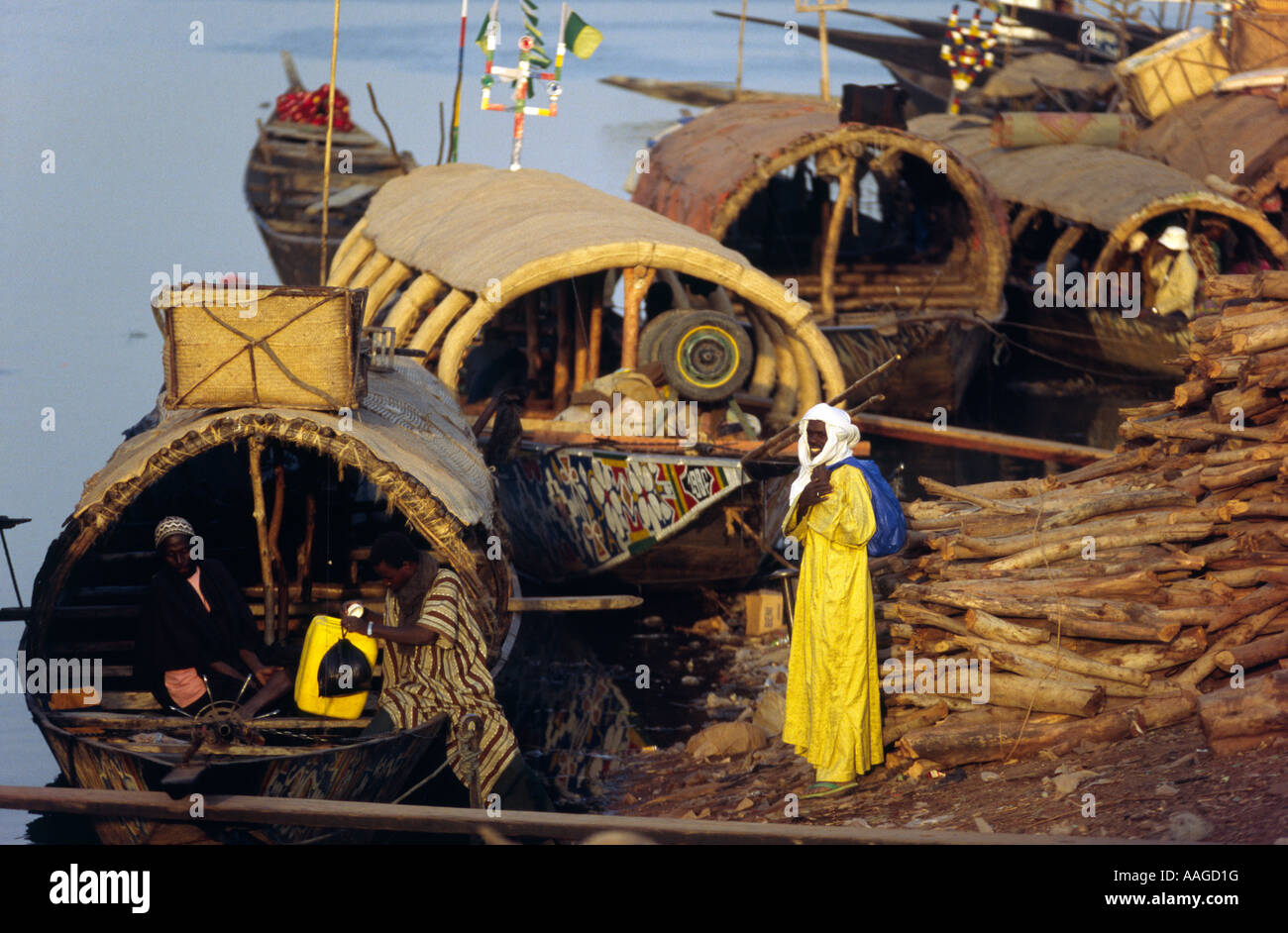 Mopti port boat mali Banque de photographies et d’images à haute ...