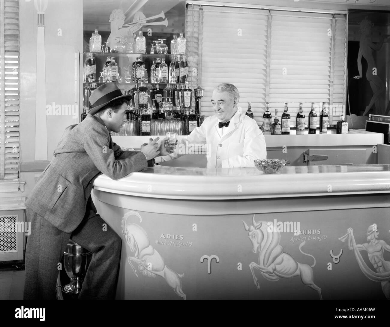 Années 1930 Années 1940 Années 1950 MAN BAR COMMANDANT UN AUTRE VERRE ...