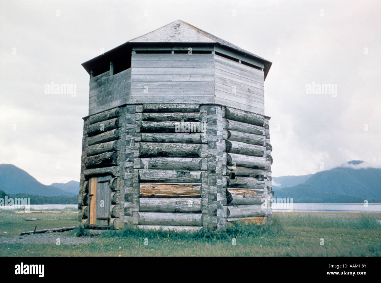 1960 Fédération de blockhaus EN BOIS ROND FORT SITKA ALASKA JOURNAL ...