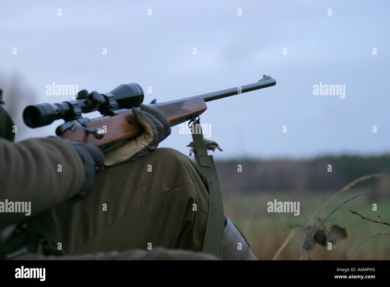 Chasseur avec fusil Banque de photographies et d’images à haute ...