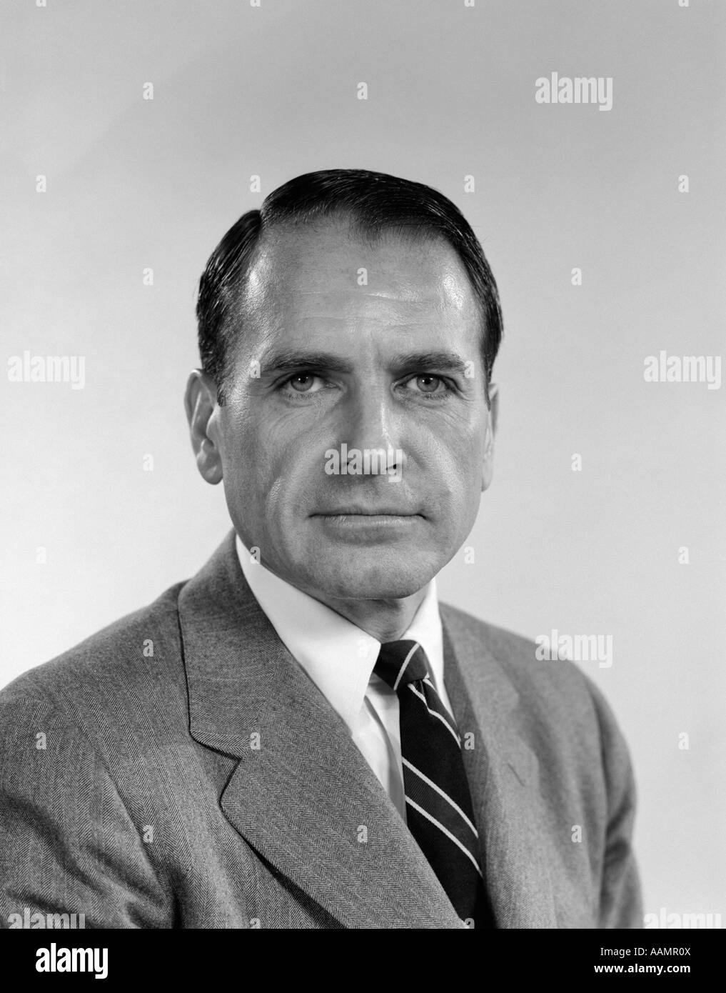 Stern facial expression Banque de photographies et d’images à haute ...