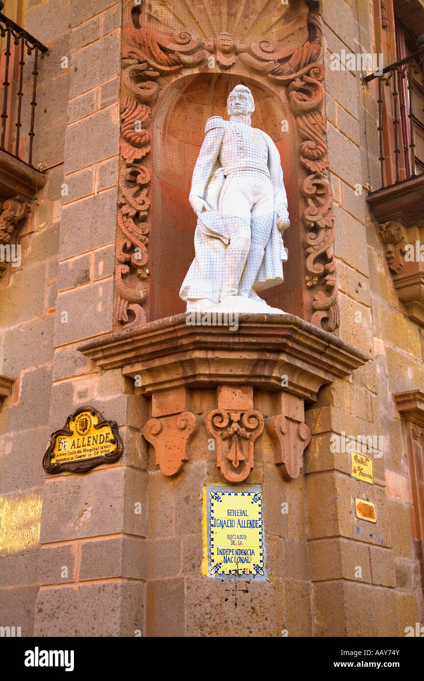 San Miguel de Allende, La Parroquia de San Miguel Arcangel, statue of ...