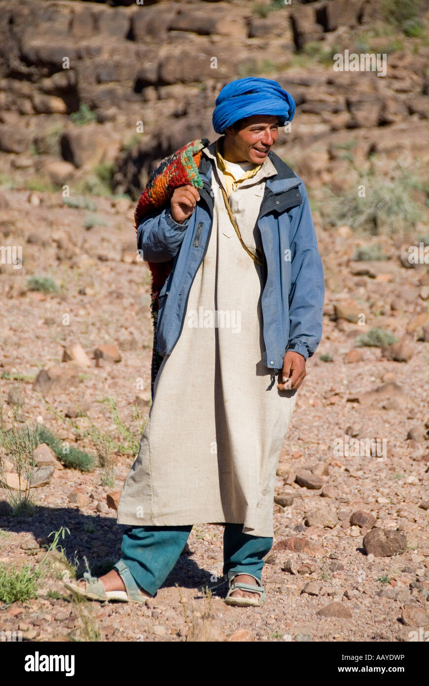 05 07 Jebel Saghro Maroc marcher avec les nomades Ait Atta une tribu ...
