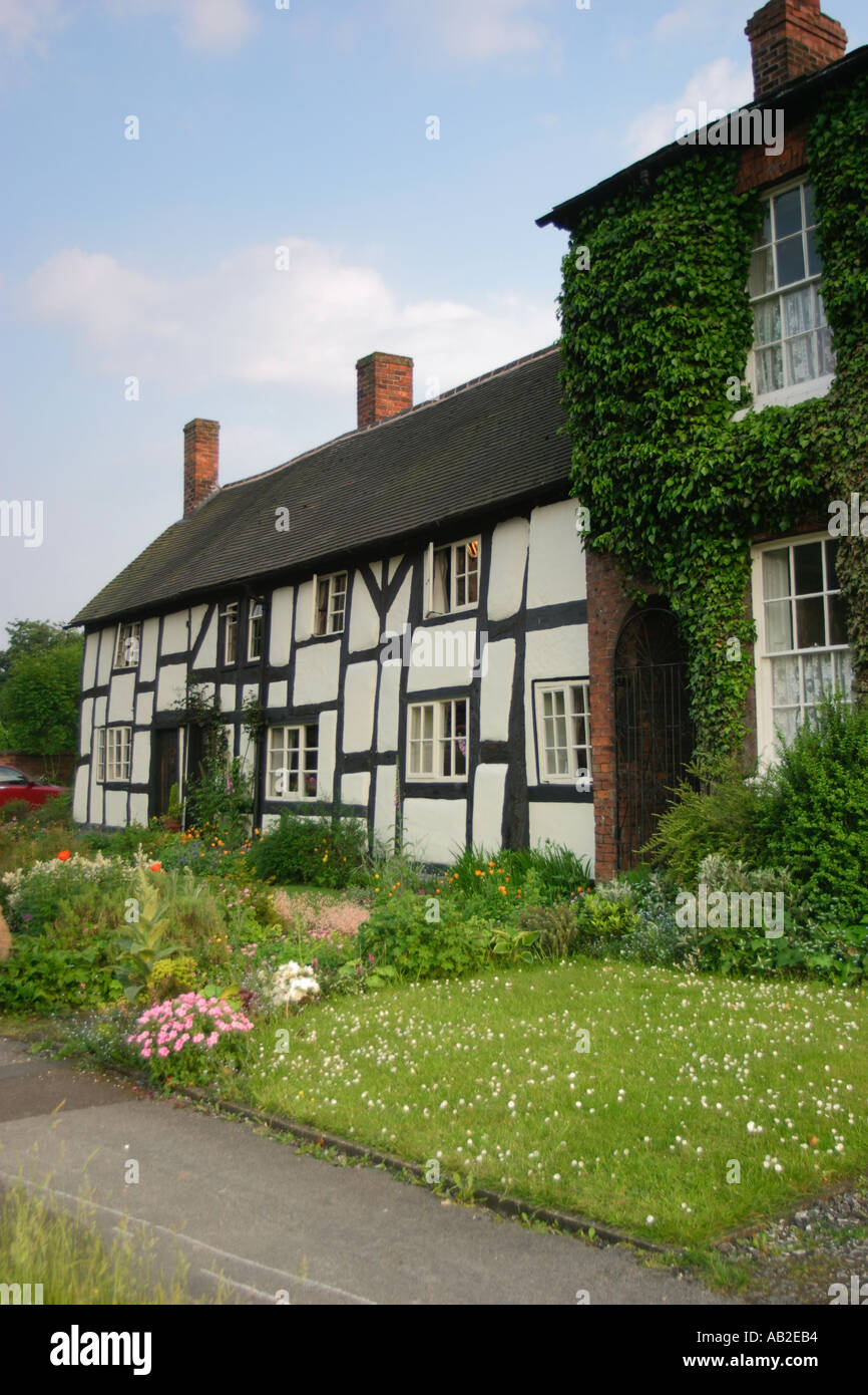 Astbury village Banque de photographies et d’images à haute résolution ...