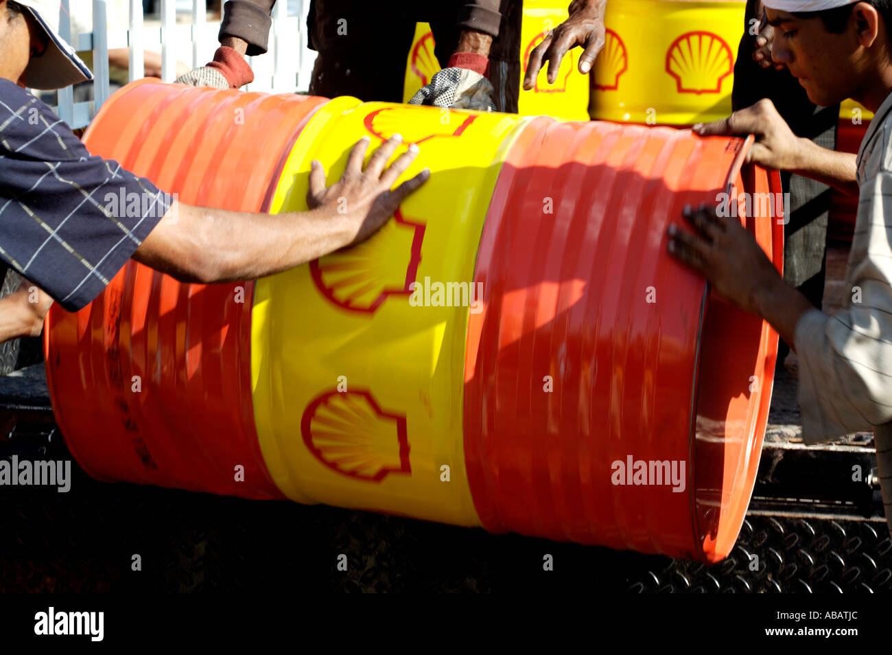 Barils de pétrole Banque de photographies et d’images à haute ...