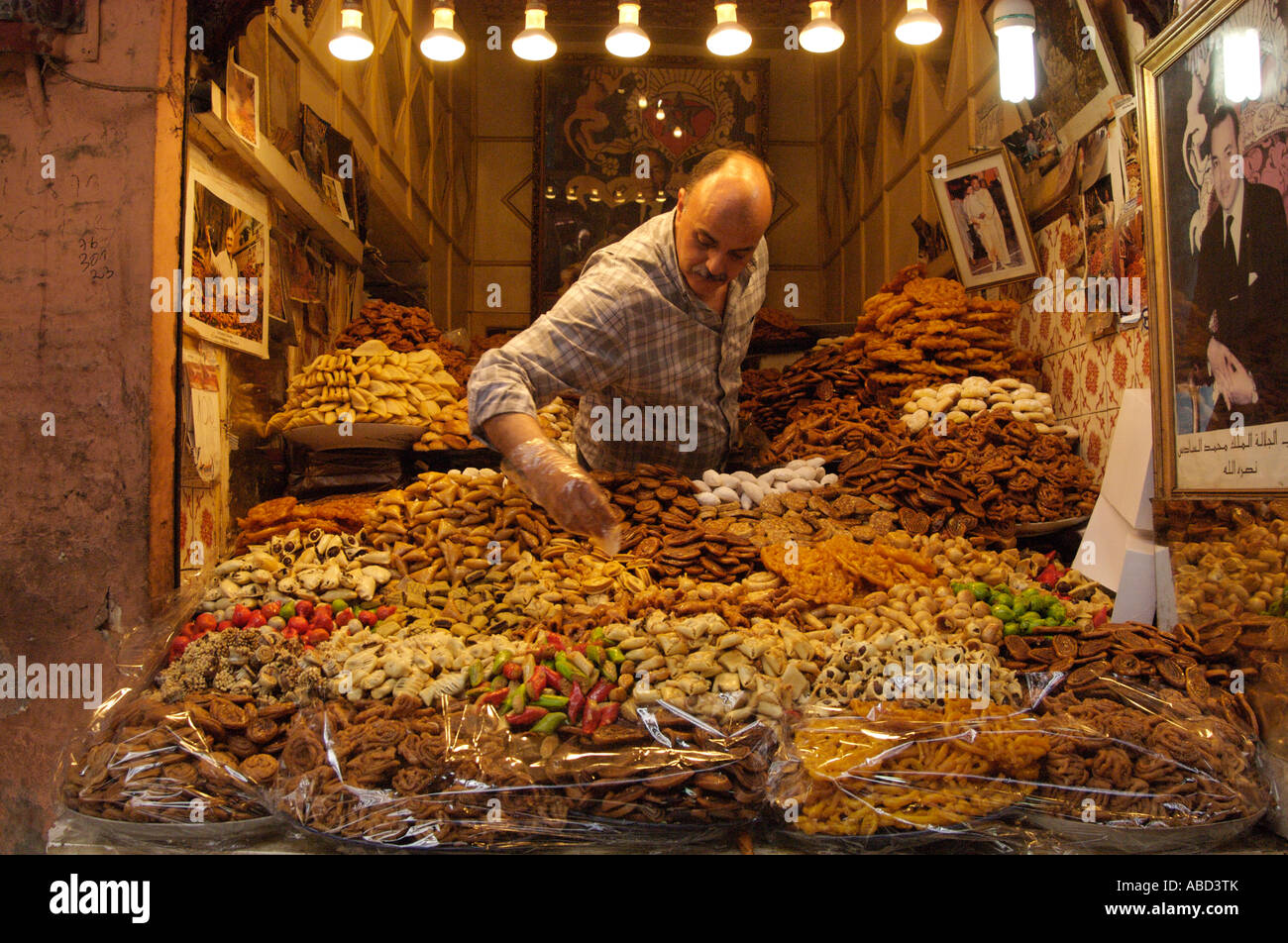 Moroccan sweet shop in marrakech Banque de photographies et d’images à ...