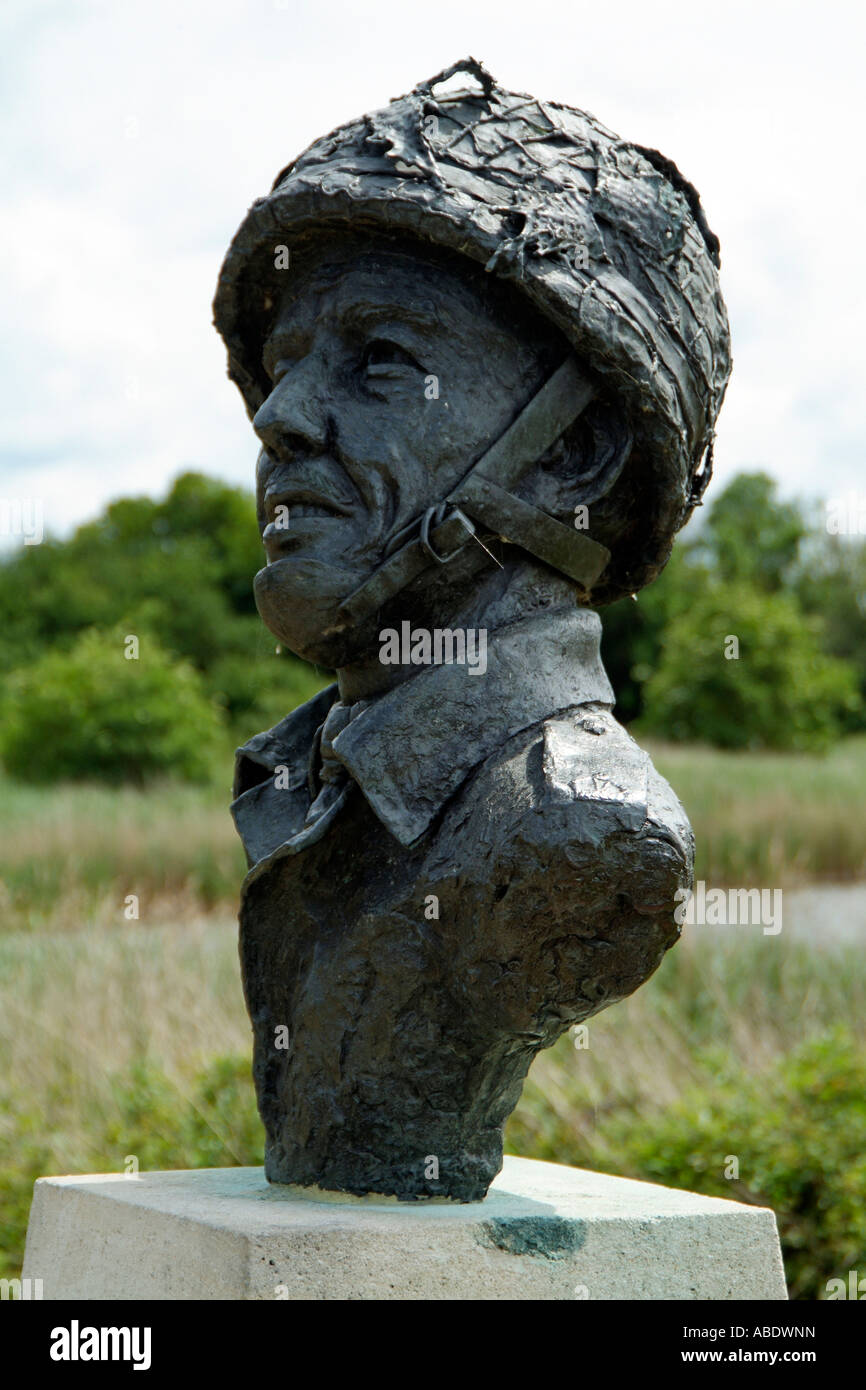 Le Major John Howard ASM célèbre sculpture commandant du Pegasus Bridge ...