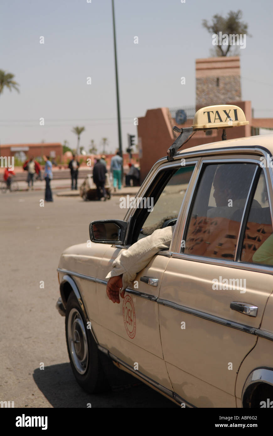 Grand taxi and morocco Banque de photographies et d’images à haute ...