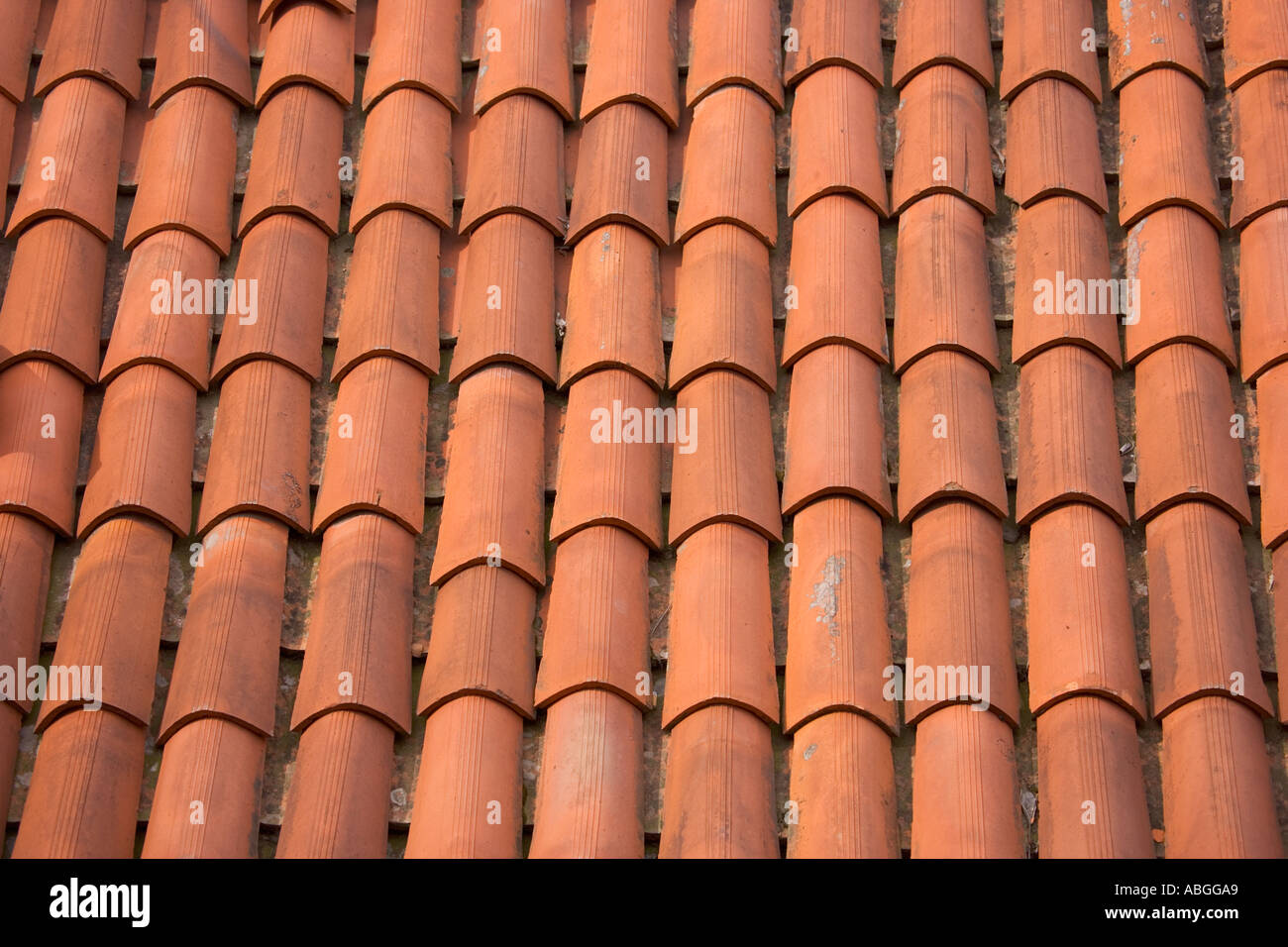 Vieilles tuiles italiennes en terre cuite Banque d'image et photos ...