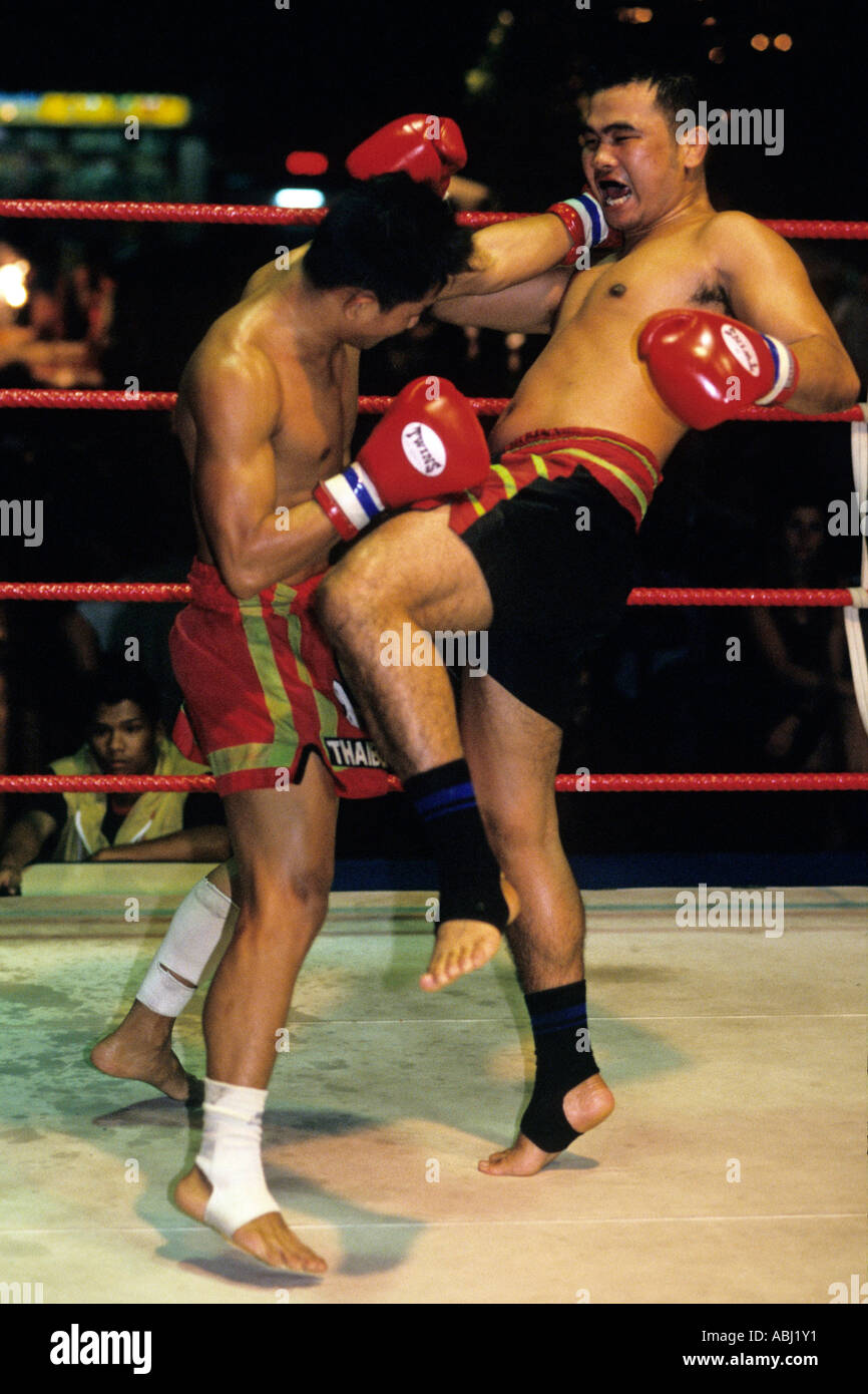 Muay thai boxing tourist Banque de photographies et d’images à haute ...