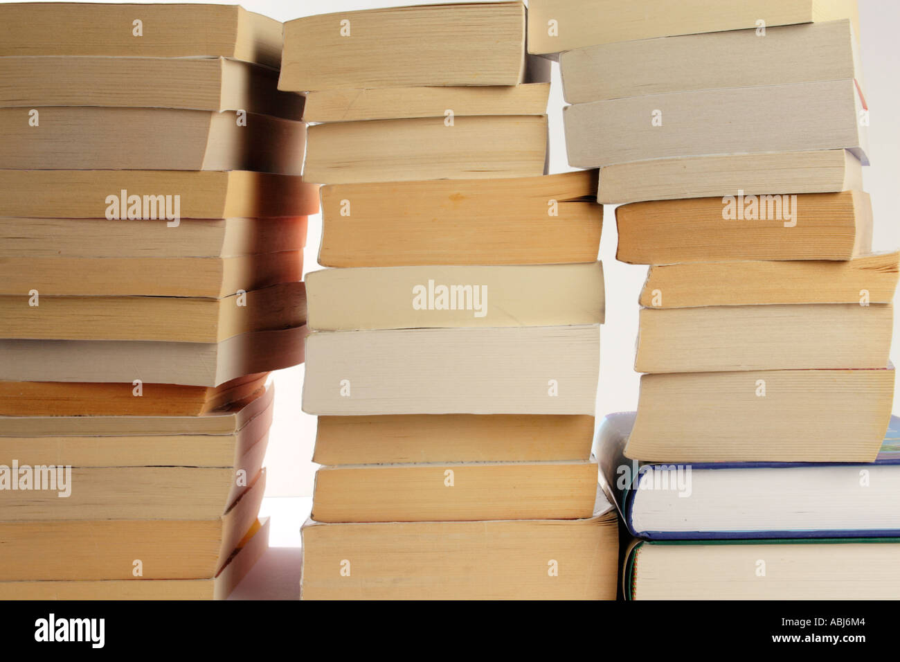 Des piles de livres Banque de photographies et d’images à haute ...