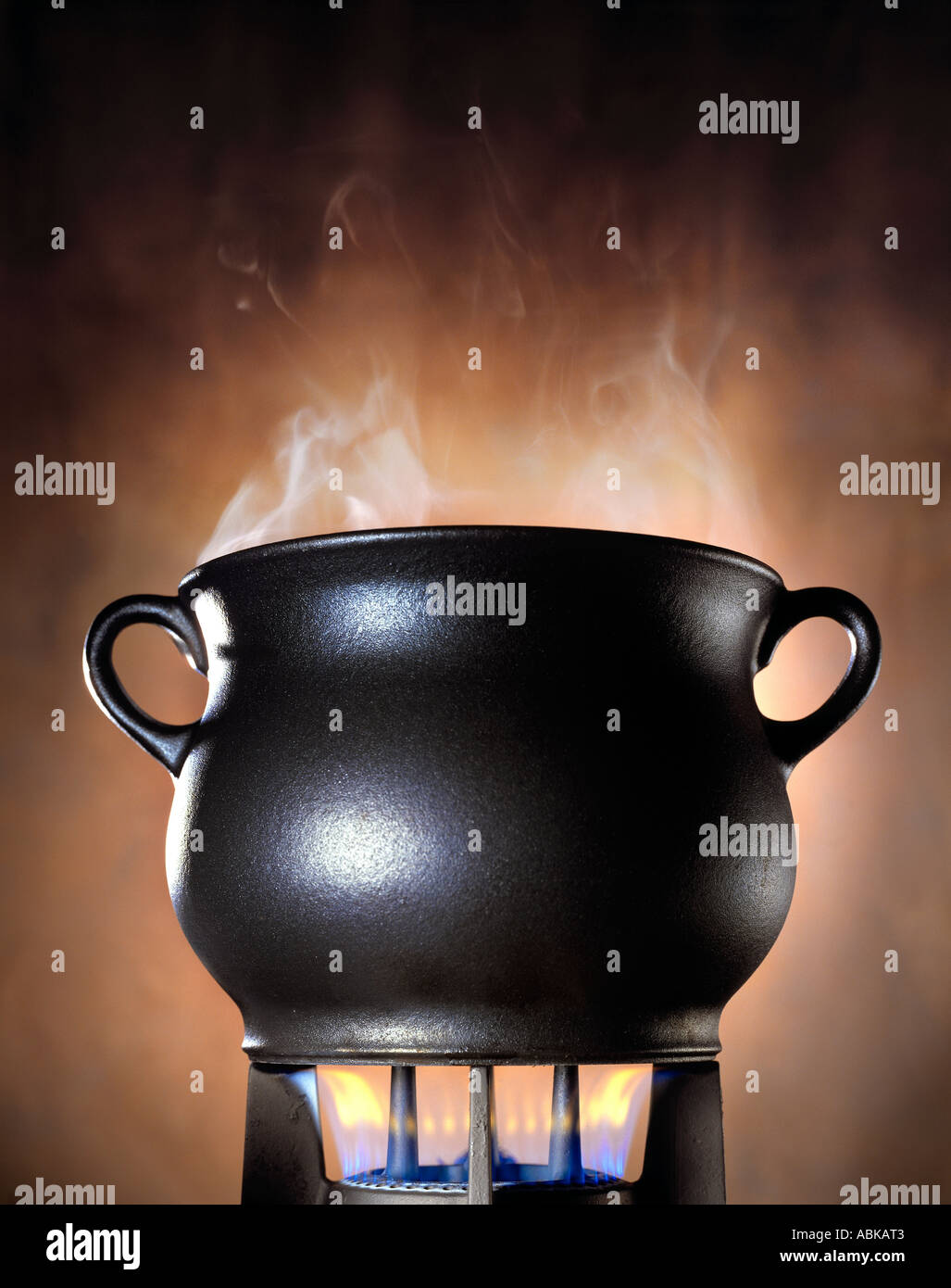 Steaming cauldron Banque de photographies et d’images à haute ...