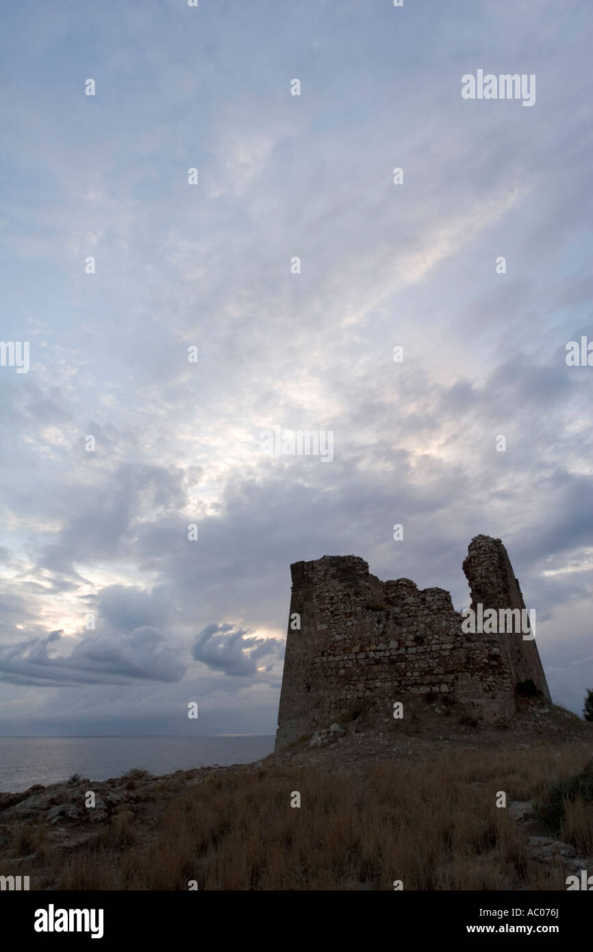 Tour en ruine Banque de photographies et d’images à haute résolution ...