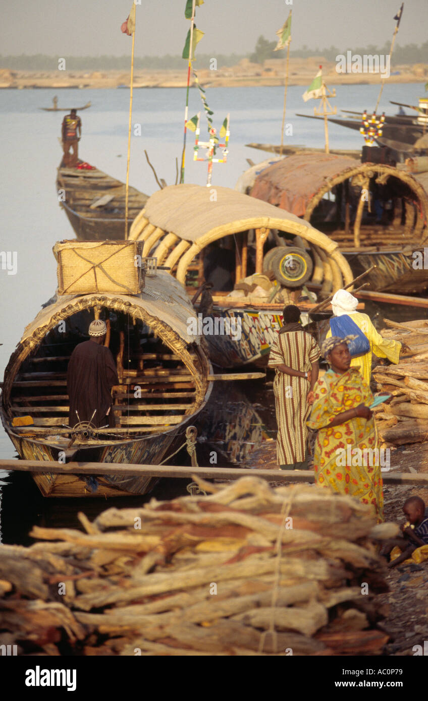 Mopti port boat mali Banque de photographies et d’images à haute ...