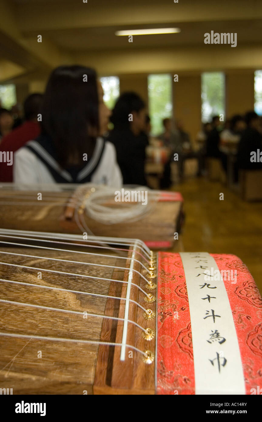 Koto instrument Banque de photographies et d’images à haute résolution ...