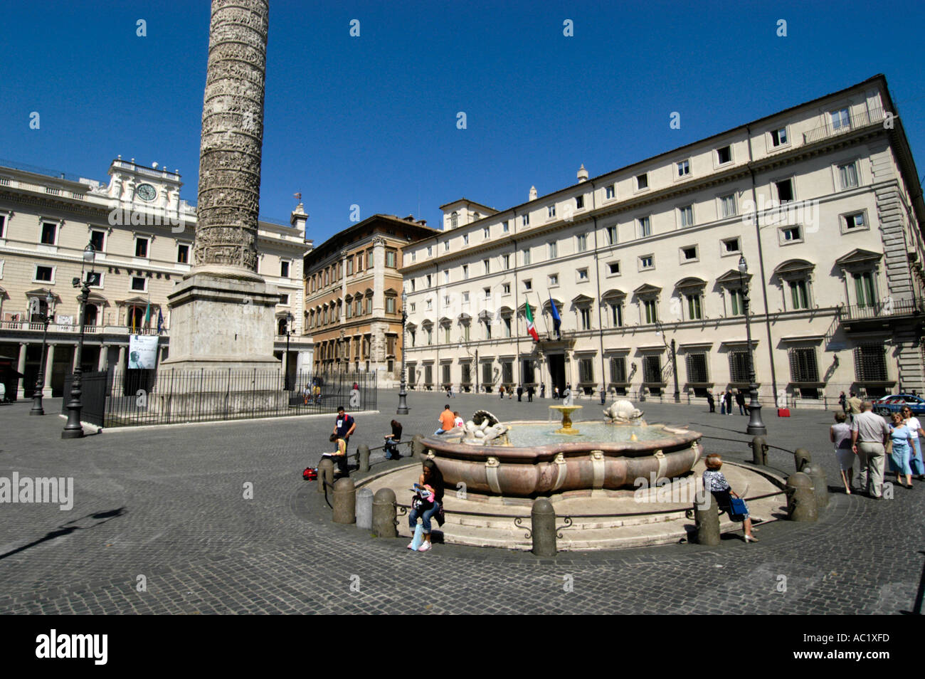 Piazza colonna rome Banque de photographies et d’images à haute ...