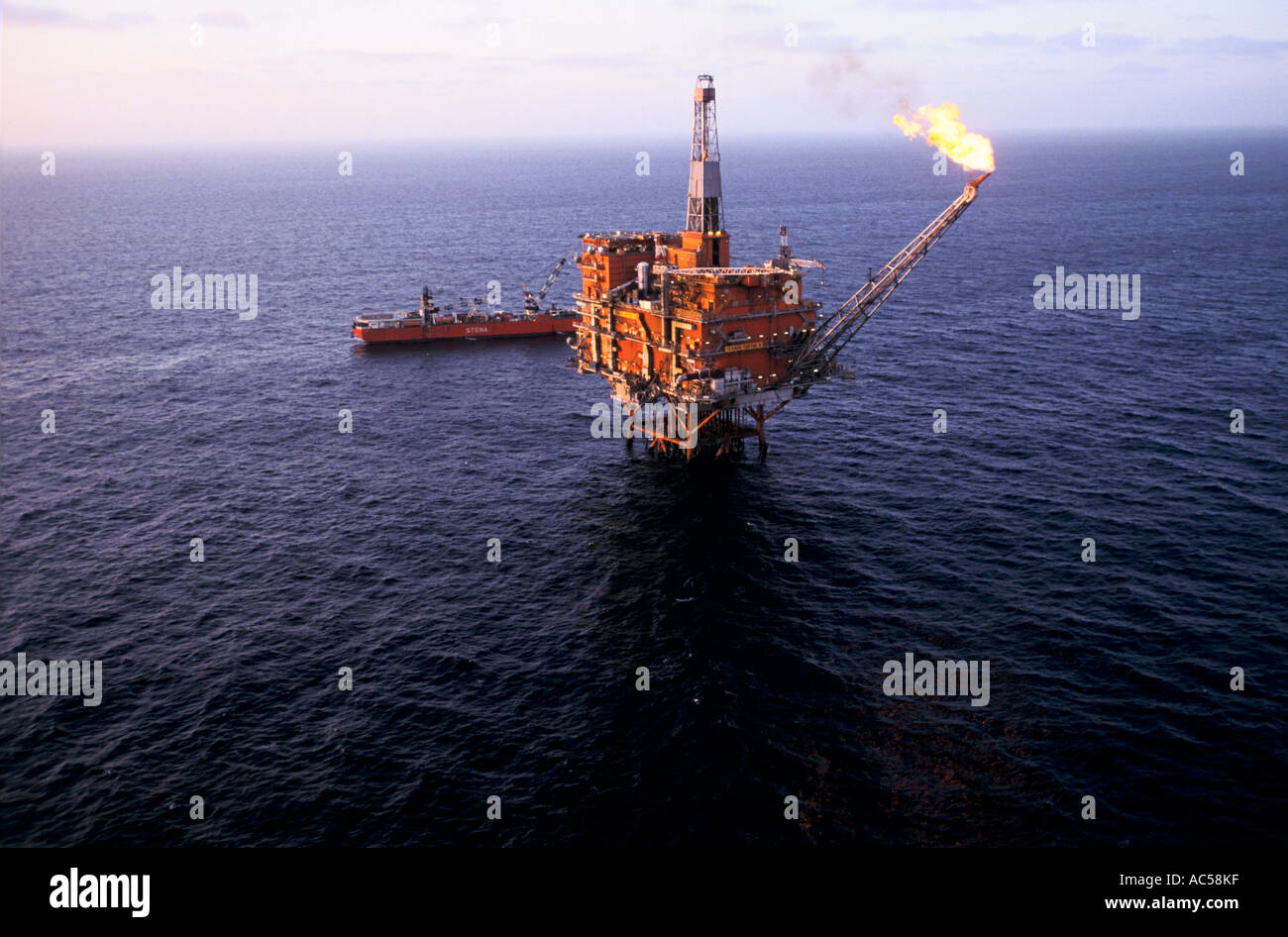 Tartan oil platform north sea Banque de photographies et d’images à ...