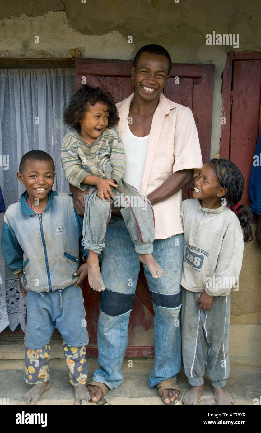 Malagasy family Banque de photographies et d’images à haute résolution ...