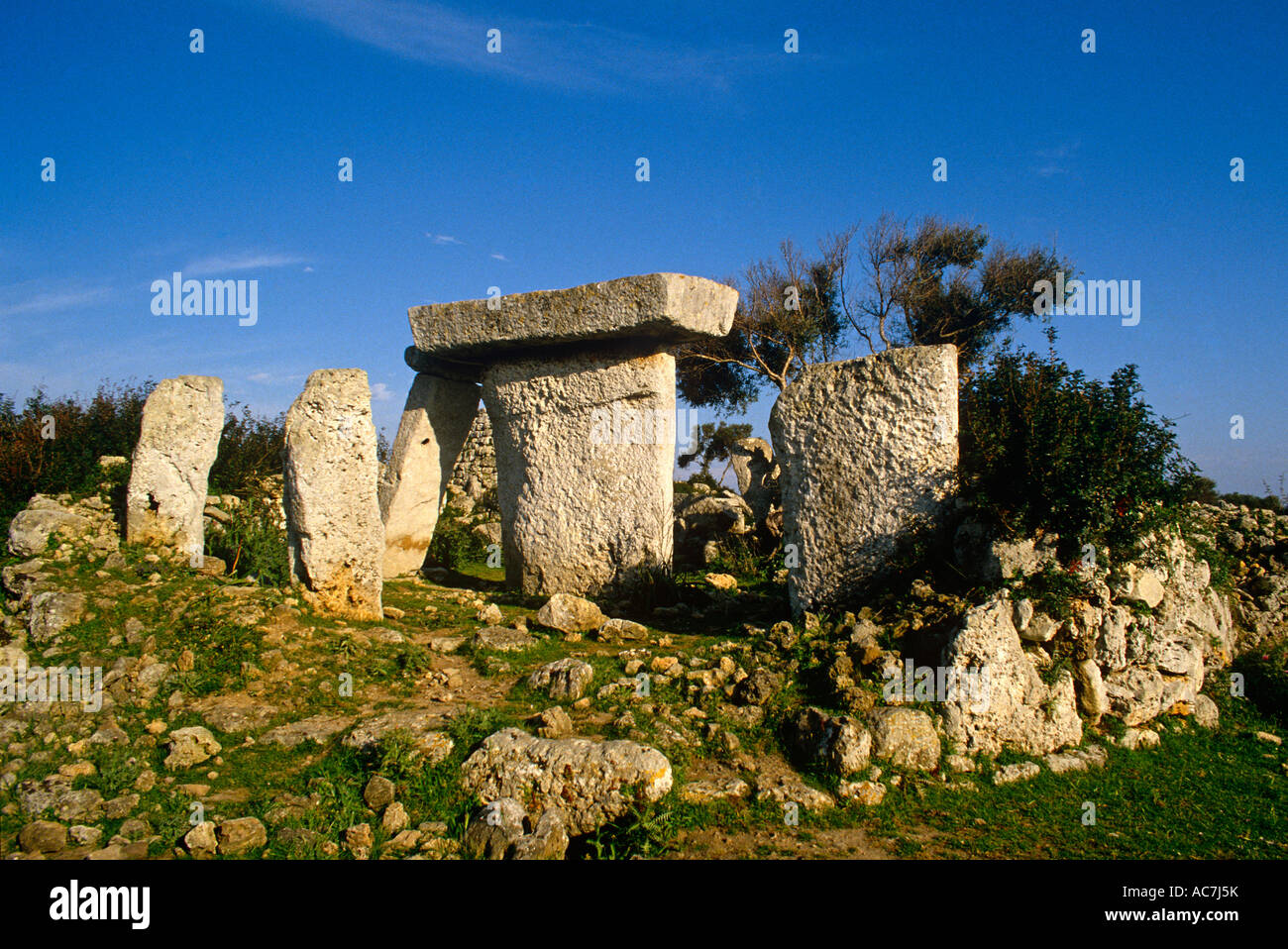 Standing stones menorca Banque de photographies et d’images à haute ...