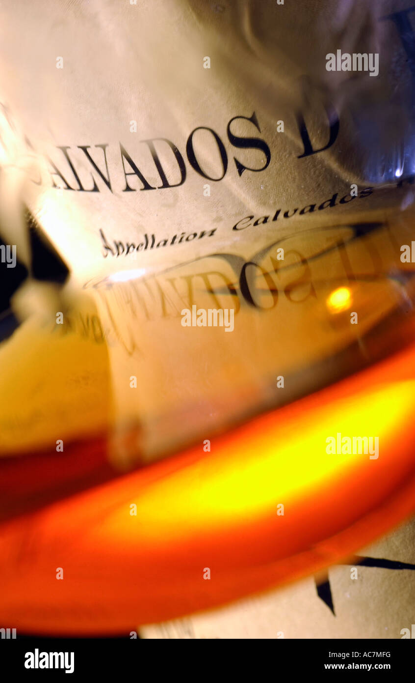 Bouteille de calvados bouteilles Banque de photographies et d’images à ...