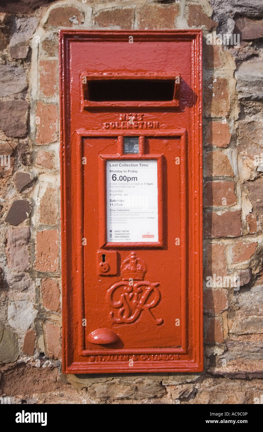 Boîte aux lettres en fonte Banque de photographies et d’images à haute ...