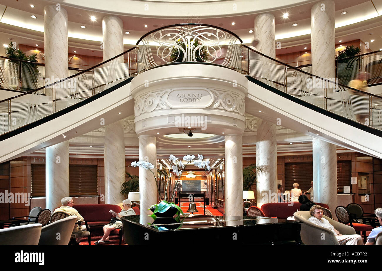 Queen mary 2 interior Banque de photographies et d’images à haute ...