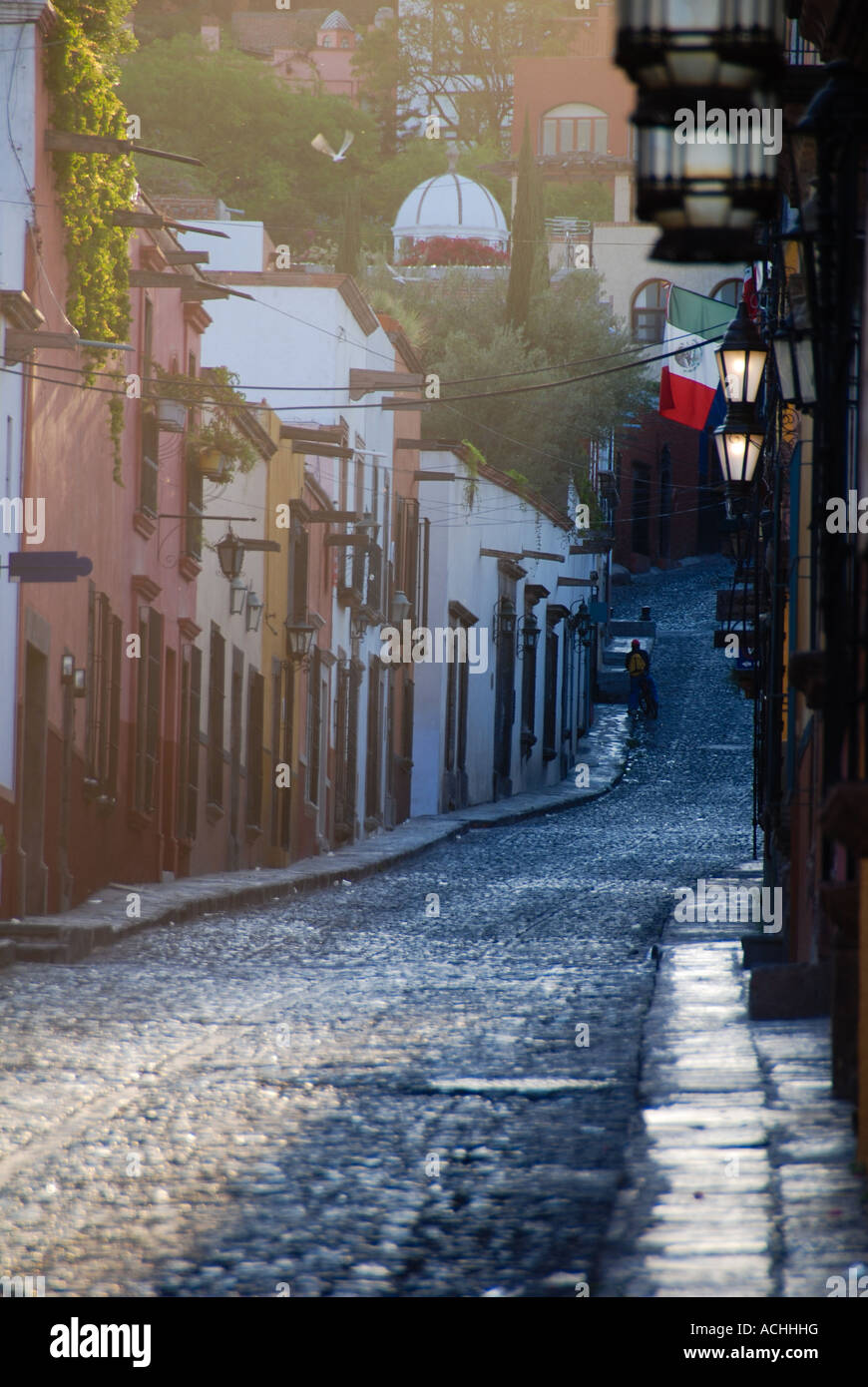 Rues pavées de San Miguel de Allende, ville coloniale espagnole au ...